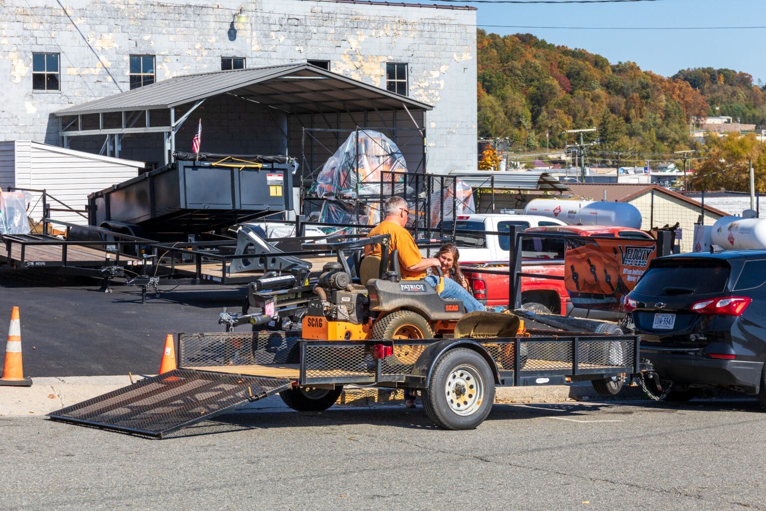 Top 5 Tips for Safely Loading and Unloading Heavy Equipment on Trailers
